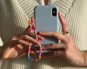 Phone Strap: a cordinha para celular é o acessório do momento. Veja ...